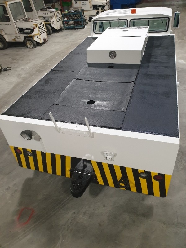 Global GSE - Simmons-Rand Paymover T400, Aircraft tug/ pushback tractor.