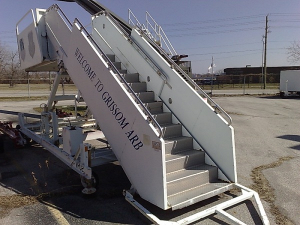 Global GSE - Aircraft Passenger stairs self propelled