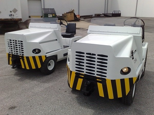 Global GSE - Used Clark CT-40 Aircraft Tug/ Baggage Tractor