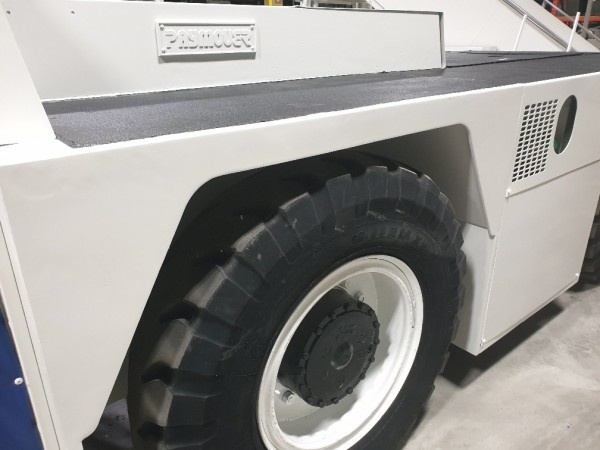 Global GSE - Simmons-Rand Paymover T400, Aircraft tug/ pushback tractor.