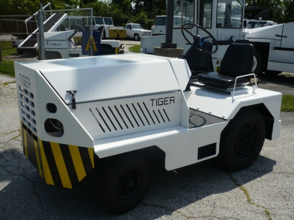 Global GSE - Tiger Bag Tractor / Aircraft Tug
